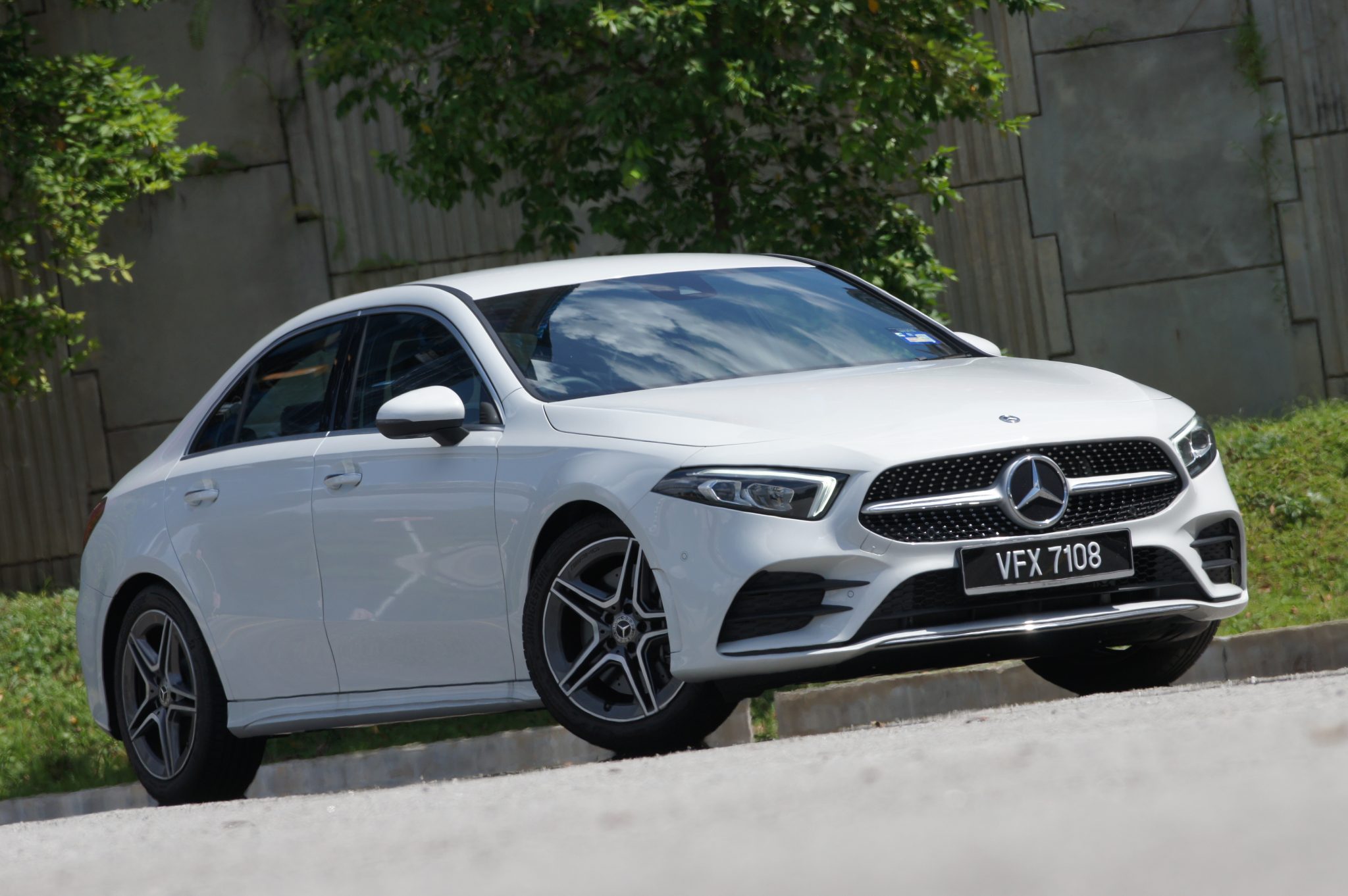 【新车试驾】Mercedes-Benz A250 Sedan AMG Line 內外兼修的優雅与动感实力派将！ - FooThrottle.com