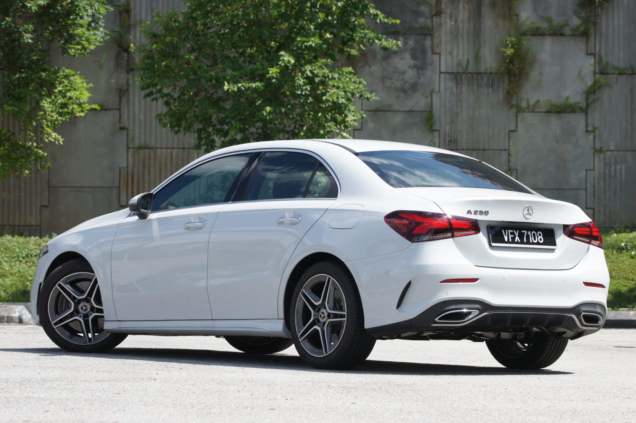 【新车试驾】Mercedes-Benz A250 Sedan AMG Line 內外兼修的優雅与动感实力派将！ - FooThrottle.com