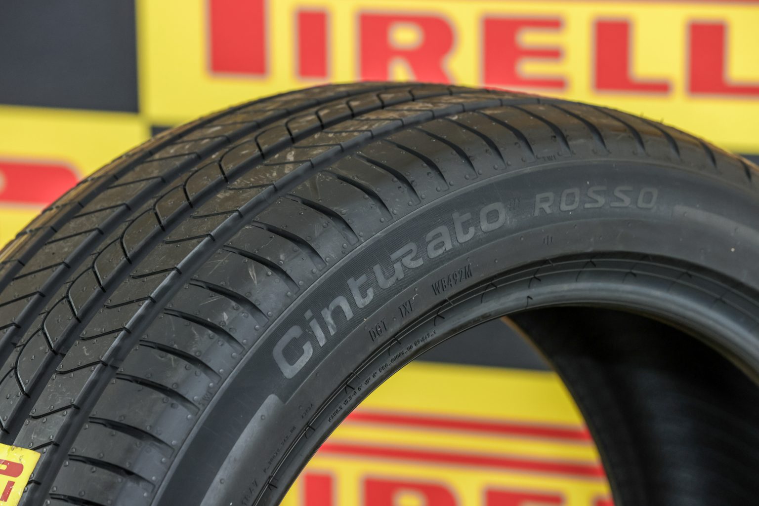 Pirelli Cinturato Rosso 汽车轮胎大马发布，提供 15 至 21 寸规格，主打舒适性和抓地力，适用于轿车和 SUV 车款 ...
