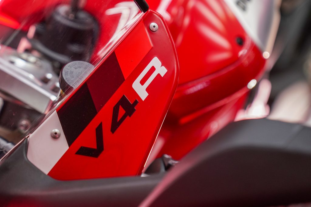 更快速、更猛爆的 Ducati Panigale V4R 抵马，售价 RM458,900！ - FooThrottle.com